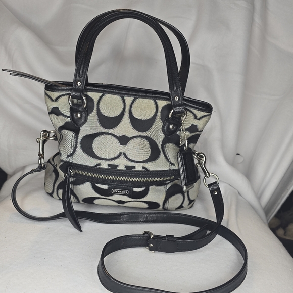Coach | Bags | Coach Daisy Outline Signature Metallic Mia Shoulder Bag ...